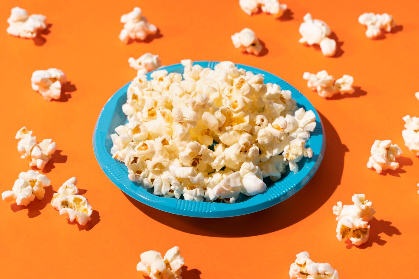 The Healthiest Brands Of Microwave Popcorn, According To Nutritionists ...