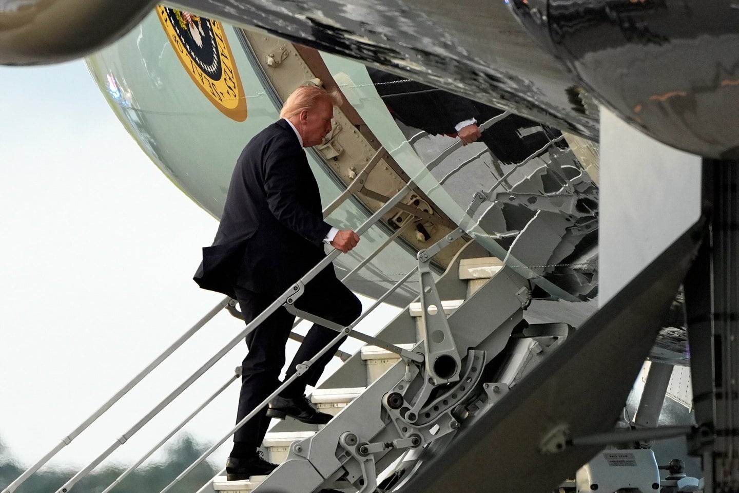 FBI Probes Hunting Stand With Sight Line To Trump's Air Force One ...