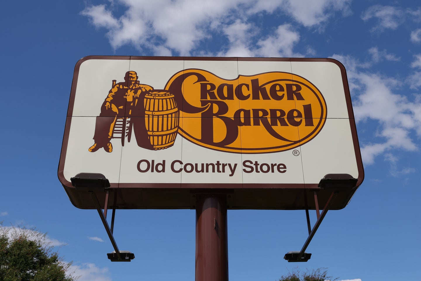 Cracker Barrel CEO Reveals Big Reason Behind Failed Logo Redesign ...
