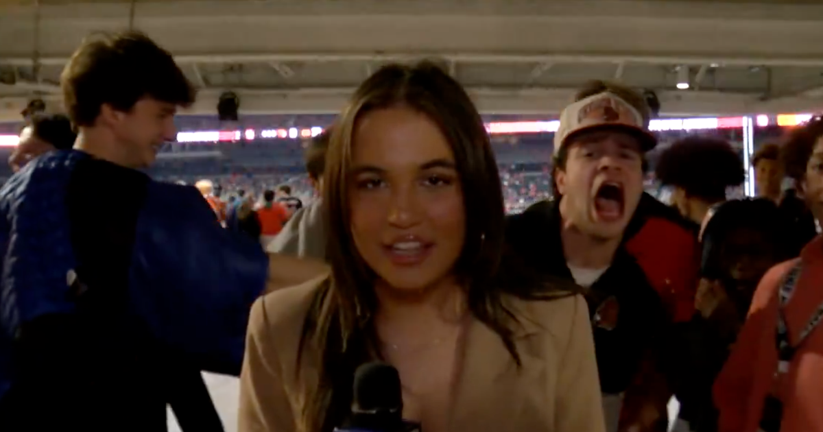 A Video Of Fans Interrupting A Reporter Went Viral. 1 Therapist Weighs ...