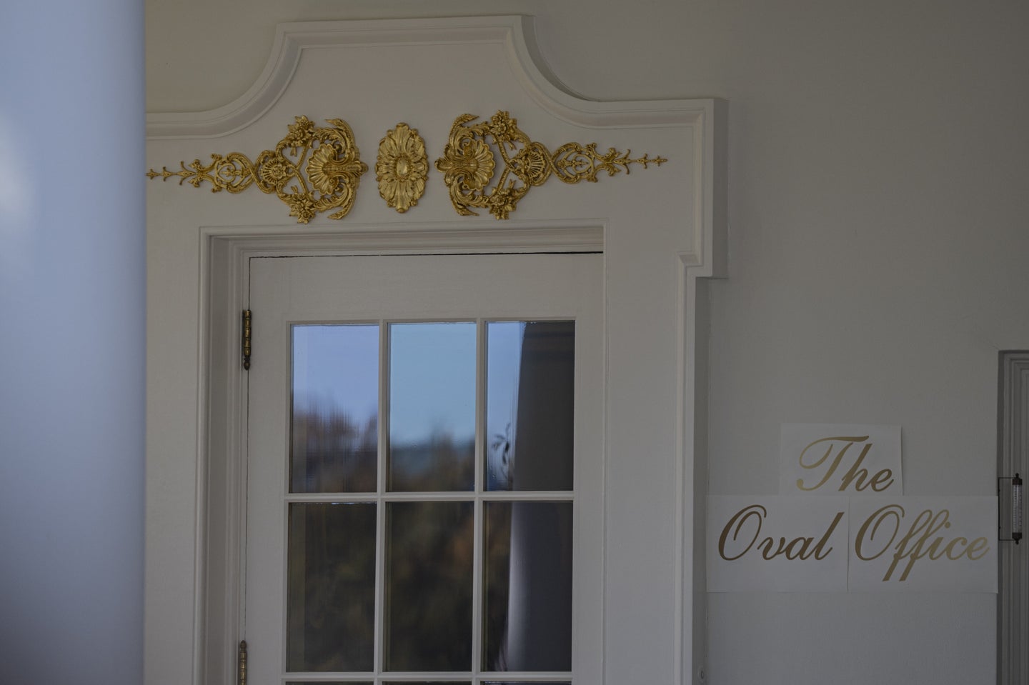 Here's What Actual Graphic Designers Think Of THAT Trump Oval Office ...