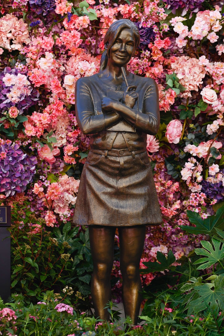 Renée Zellweger Unveils New Bridget Jones Statue In London | HuffPost ...