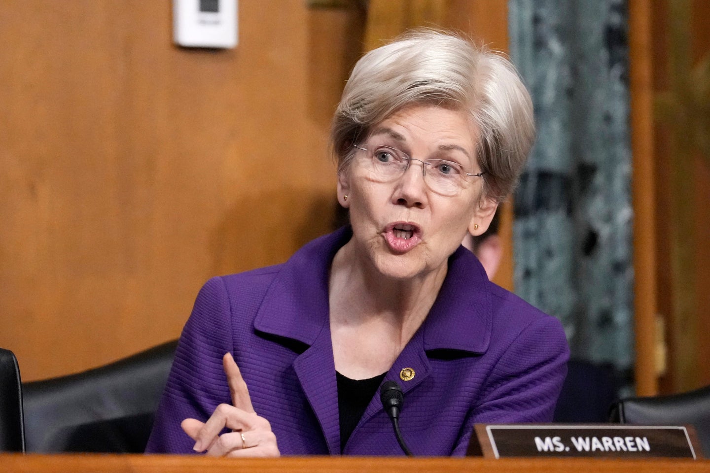 Elizabeth Warren Calls For Harvard To Cut Ties With Larry Summers ...