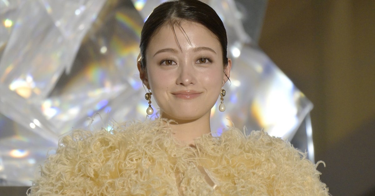 橋本環奈、主演ドラマ撮影現場に“大量のポテチ”を差し入れ⇨「さすがです」「これ本当に美味しい」と反響 | ハフポスト アートとカルチャー