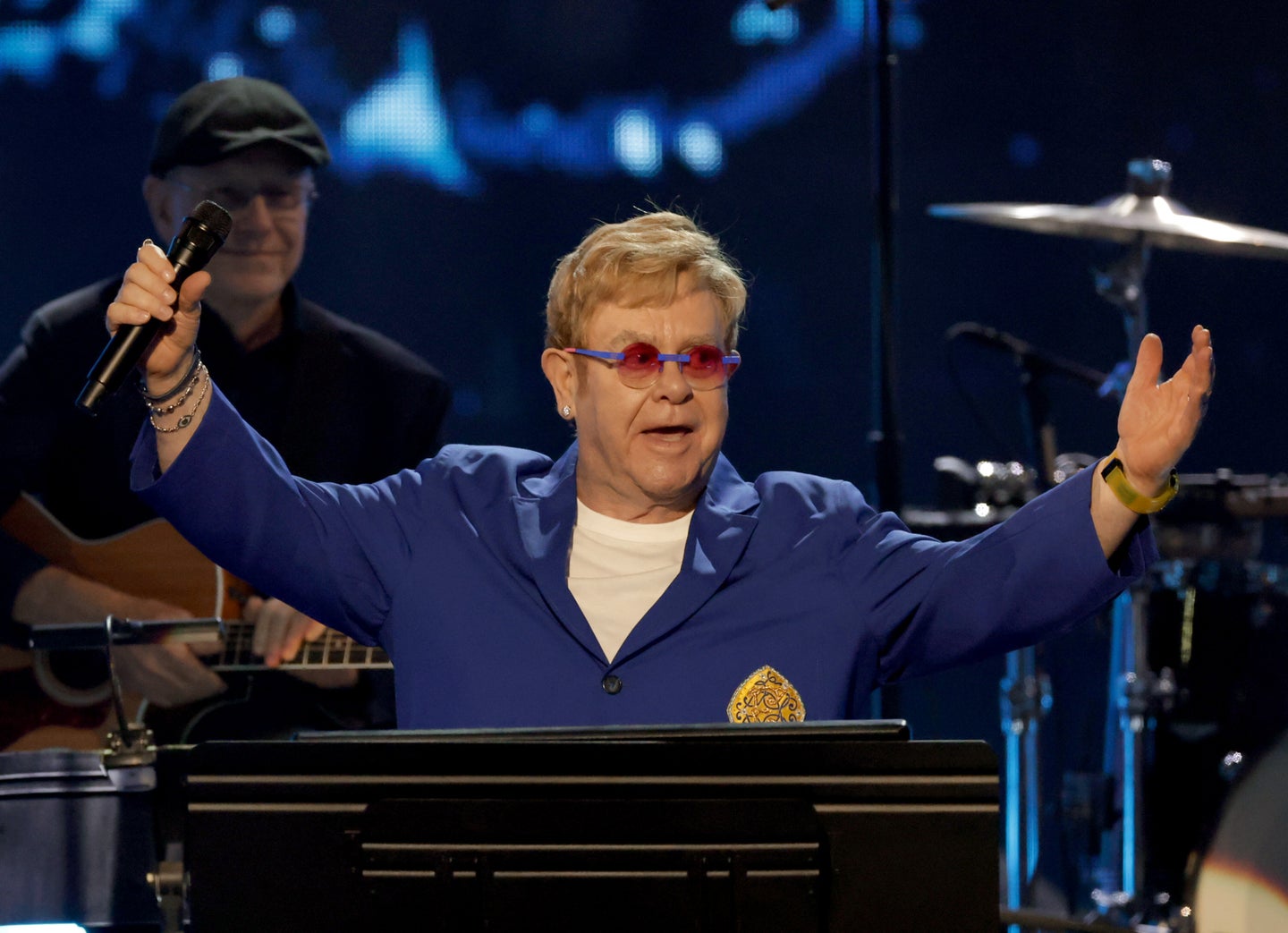Elton John Describes Eye Issue Struggles | HuffPost Entertainment