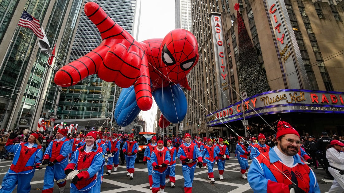 Macy’s Thanksgiving Day Parade Kicks Off In Manhattan | HuffPost ...