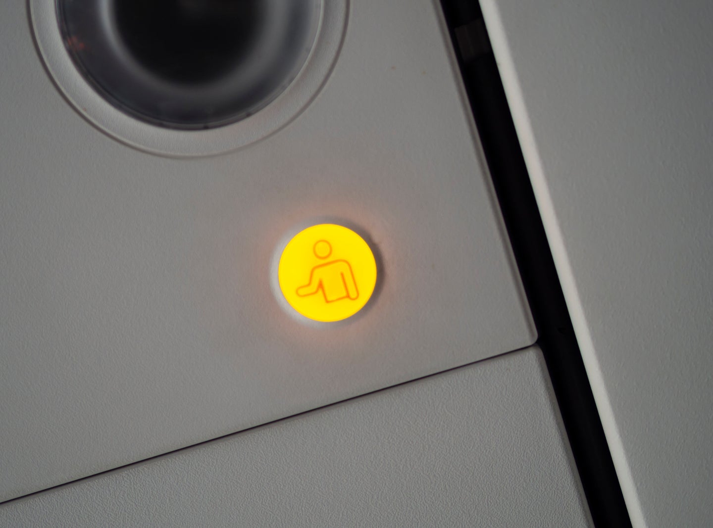 Flight Attendant Call Button: When To Use Appropriately | HuffPost Life