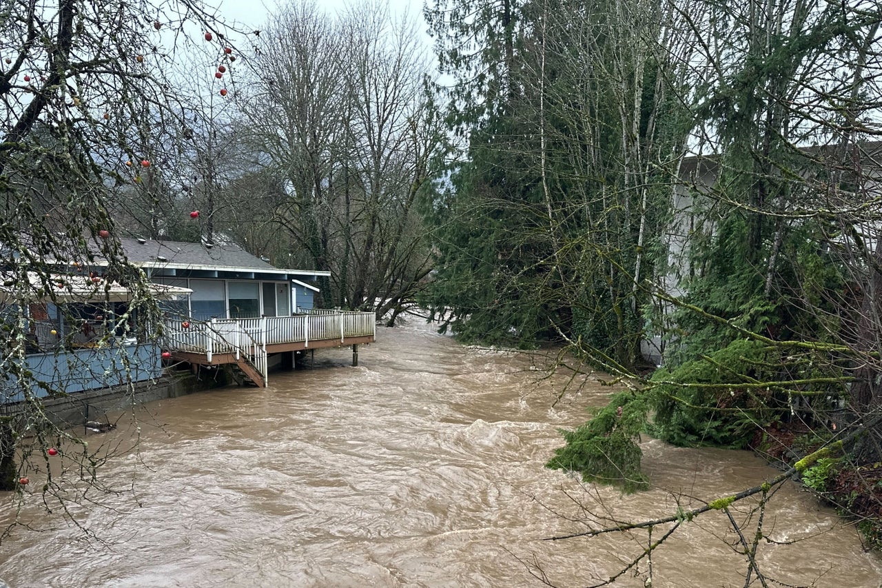 Floods In Washington State Prompt Rescues Of People Stranded In Cars ...