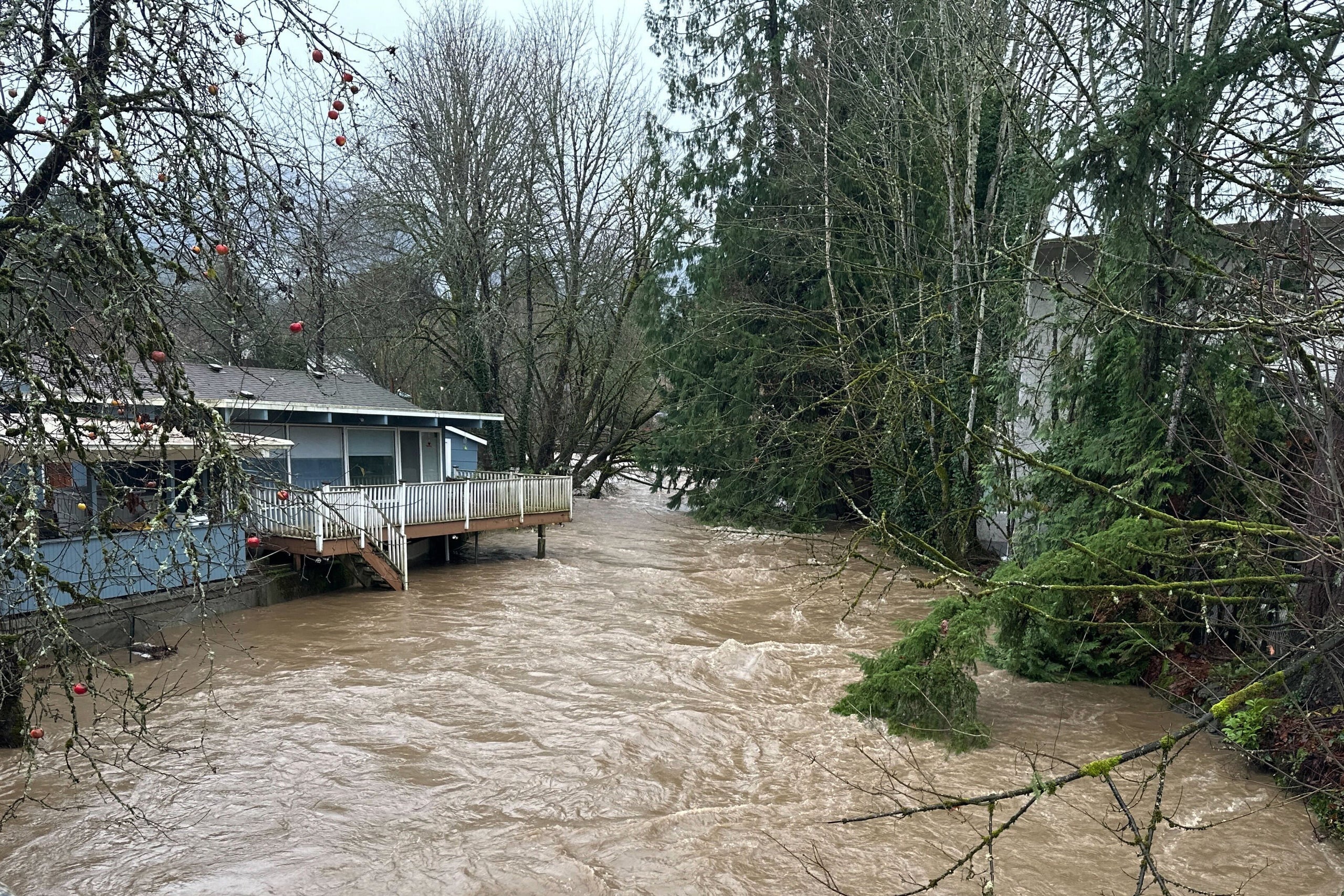 Floods In Washington State Prompt Rescues Of People Stranded In Cars ...