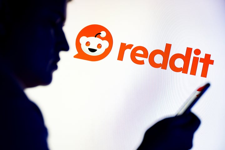 Reddit Sues Australia Over Social Media Ban | HuffPost Latest News