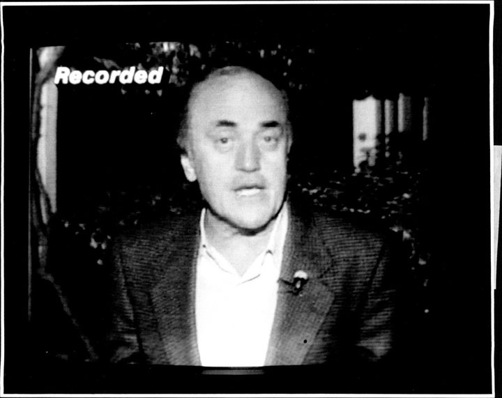 Pulitzer Prize-Winning Journalist Peter Arnett Dies | HuffPost Latest News