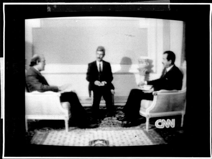 Pulitzer Prize-Winning Journalist Peter Arnett Dies | HuffPost Latest News