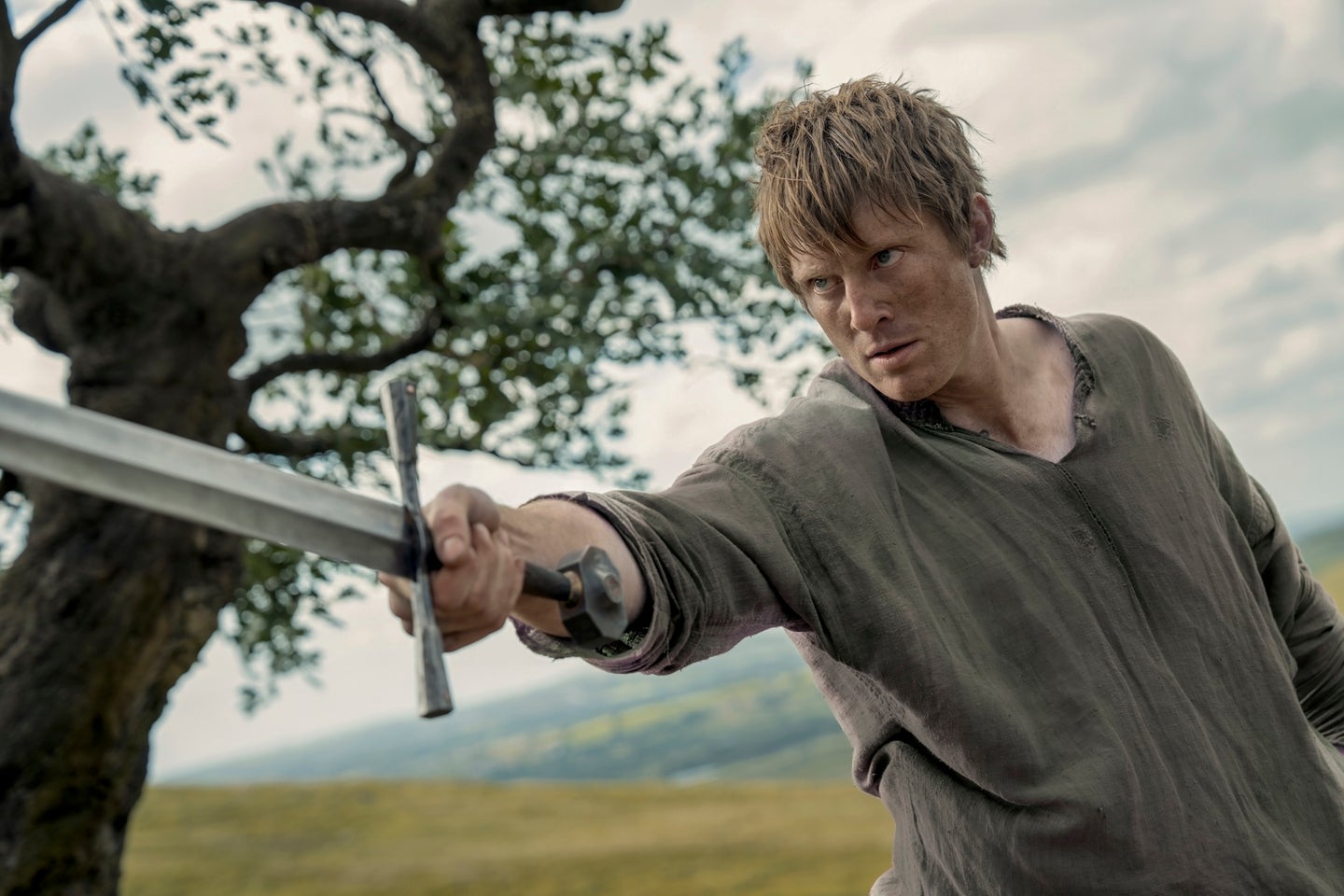 Game Of Thrones Author Reacts To Graphic Poop Scene In New Spin-Off ...