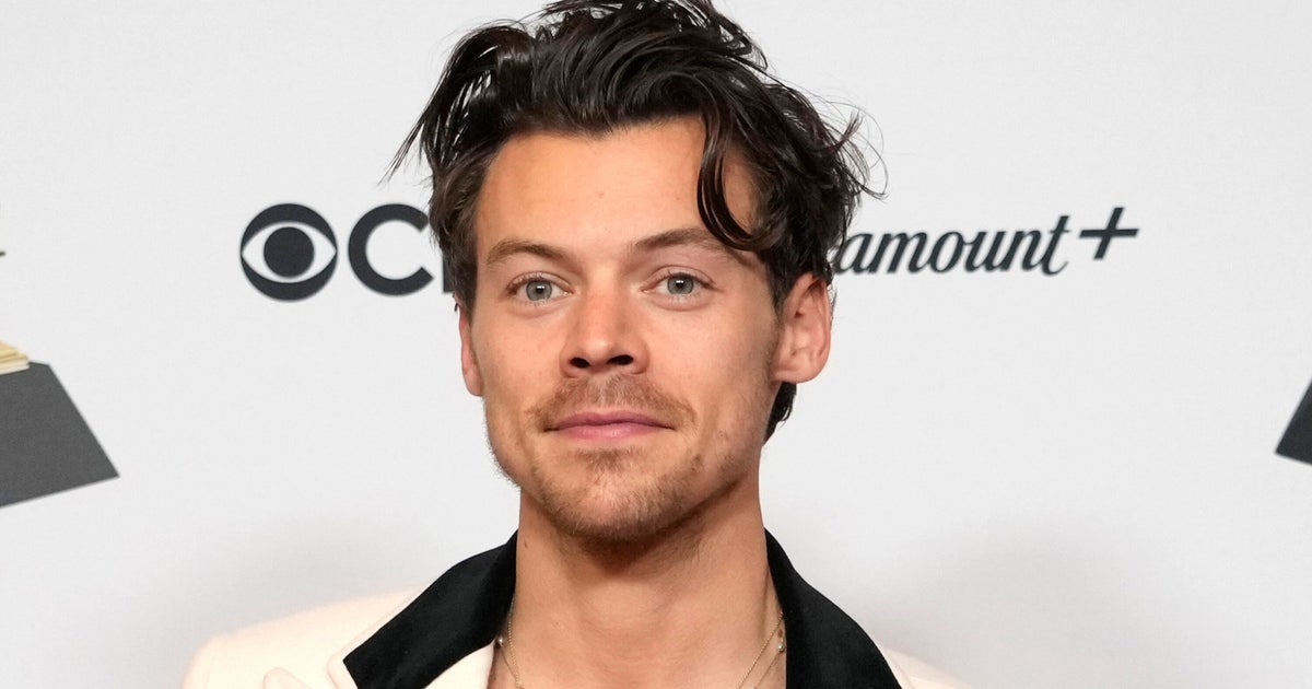 Harry Styles Reveals Truth About Viral Pope Unveiling Photos | HuffPost ...