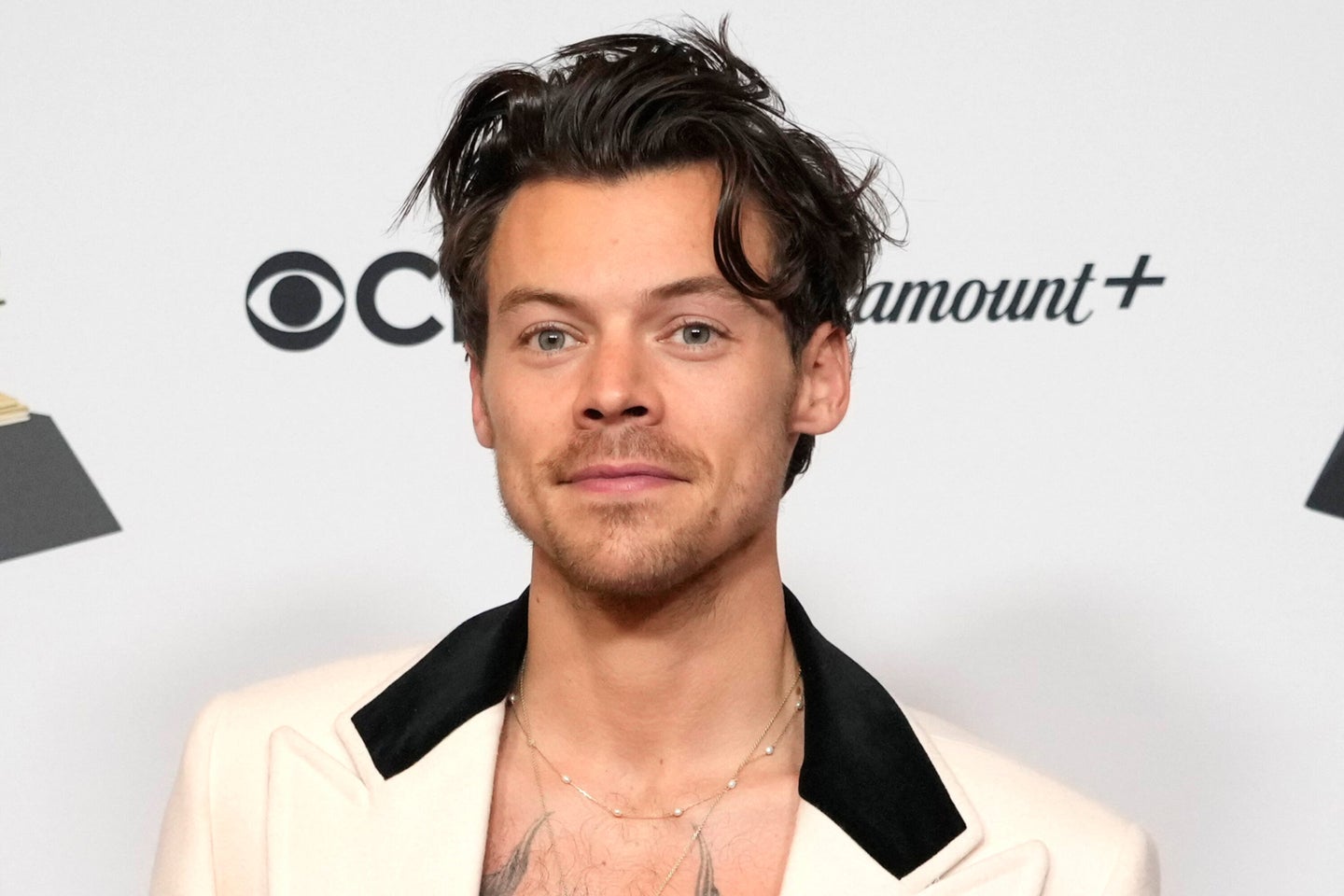 Harry Styles Reveals Truth About Viral Pope Unveiling Photos | HuffPost ...