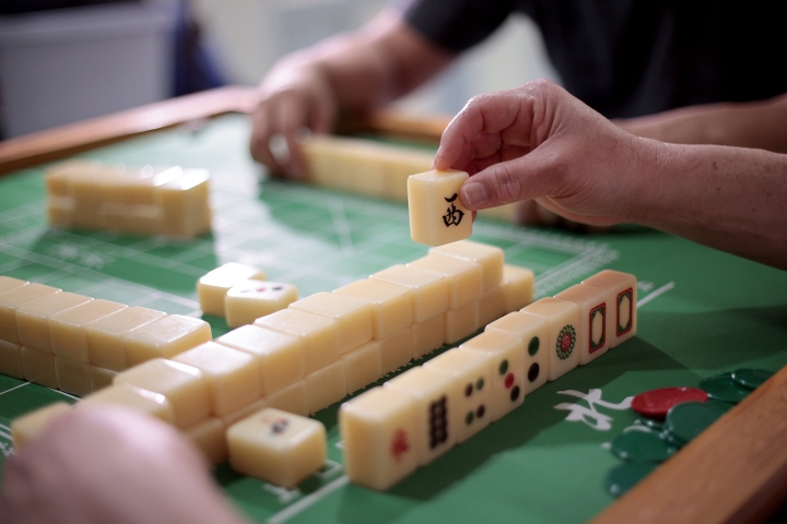 Mahjong Sets For Beginners & The Benefits Of Playing | HuffPost Life