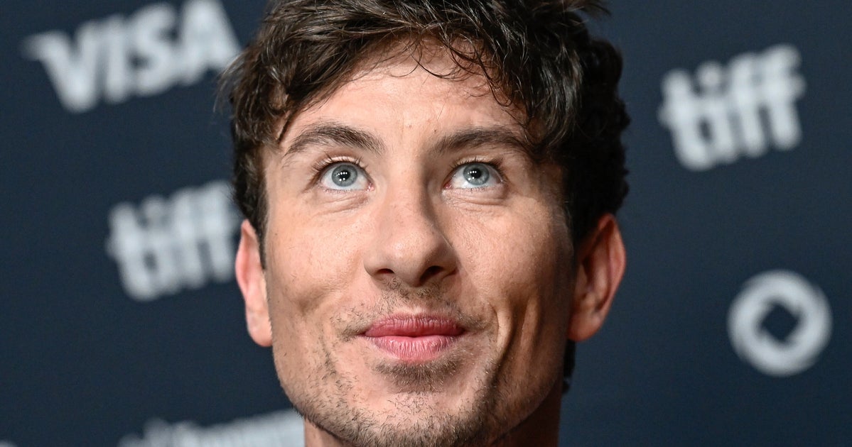 Barry Keoghan Debuts Beatles Hairstyle At Crime 101 Premiere | HuffPost ...