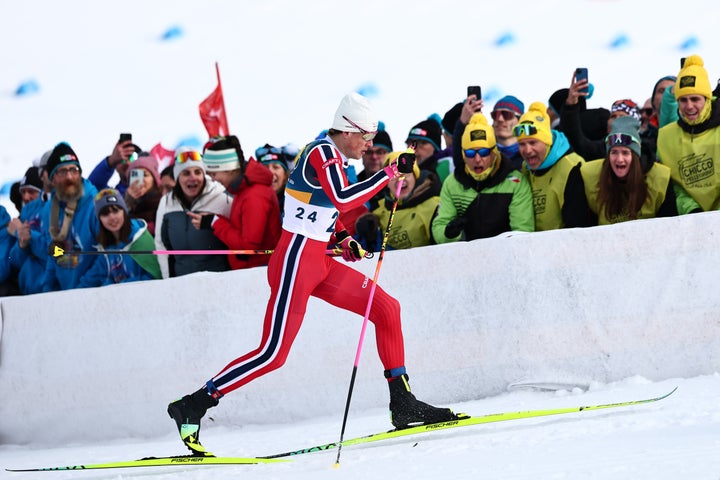 Speed Racer: Norwegian Cross-Country Skier's Stunning Uphill Sprint ...