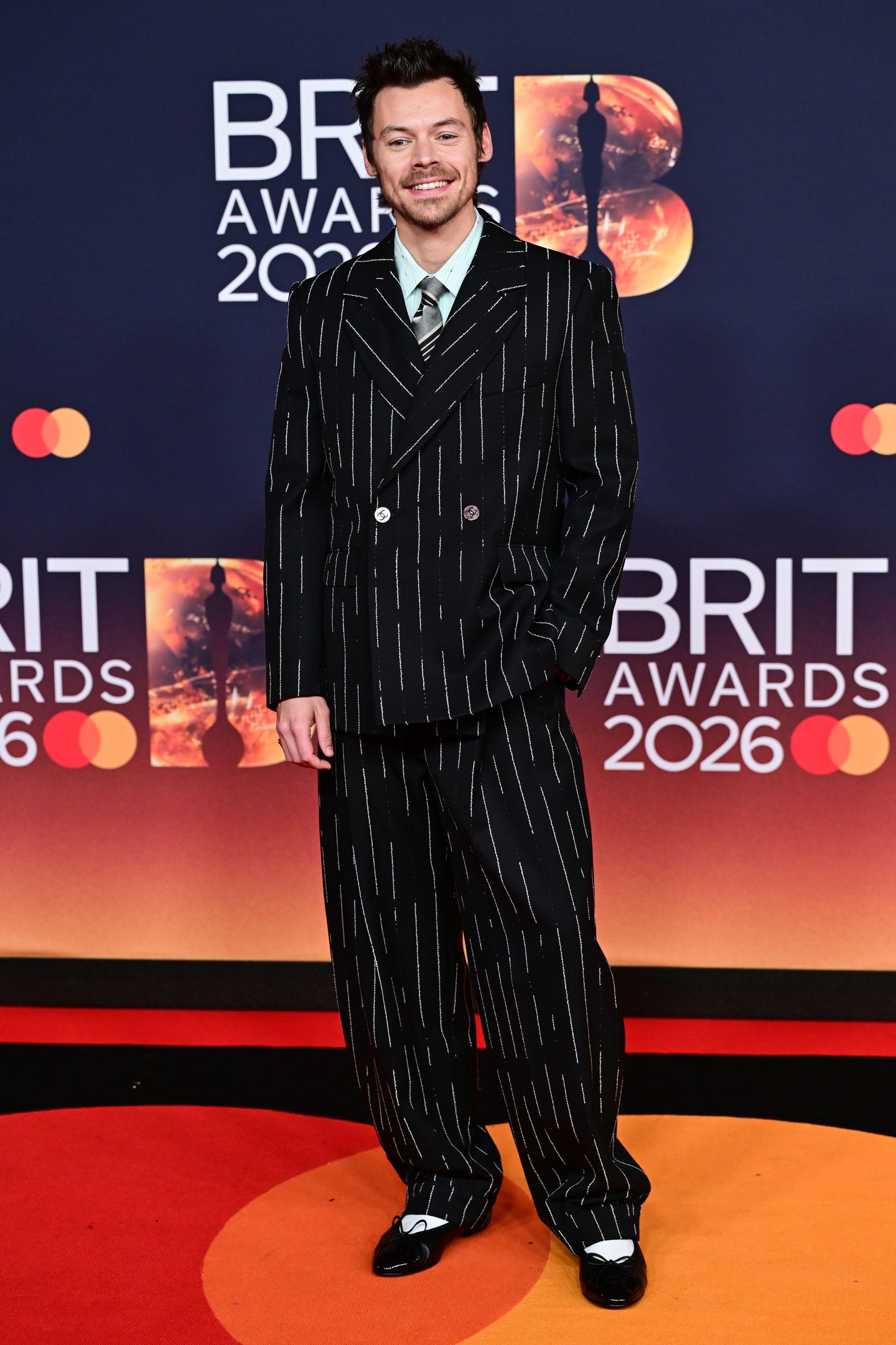 Harry Styles Sports Ballet Bumps On Brit Awards 2026 Red Carpet ...