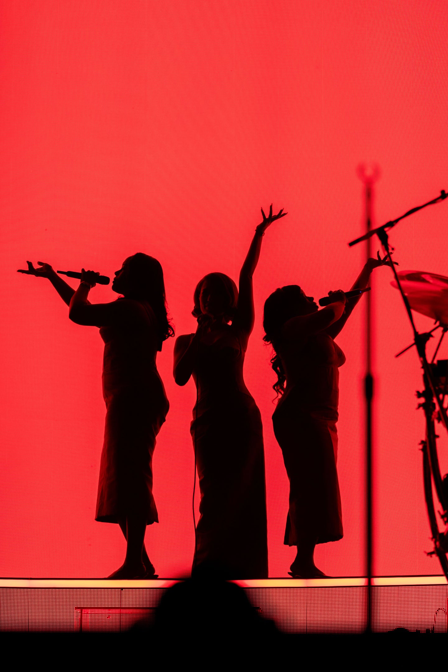 Raye’s This Tour May Contain New Music Review: Escapism Singer ...