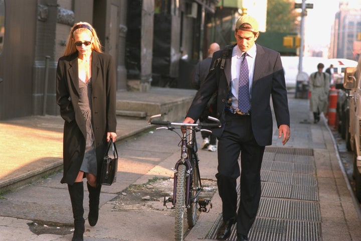 Why Carolyn Bessette Kennedy’s Signature Headband Causes Headaches ...