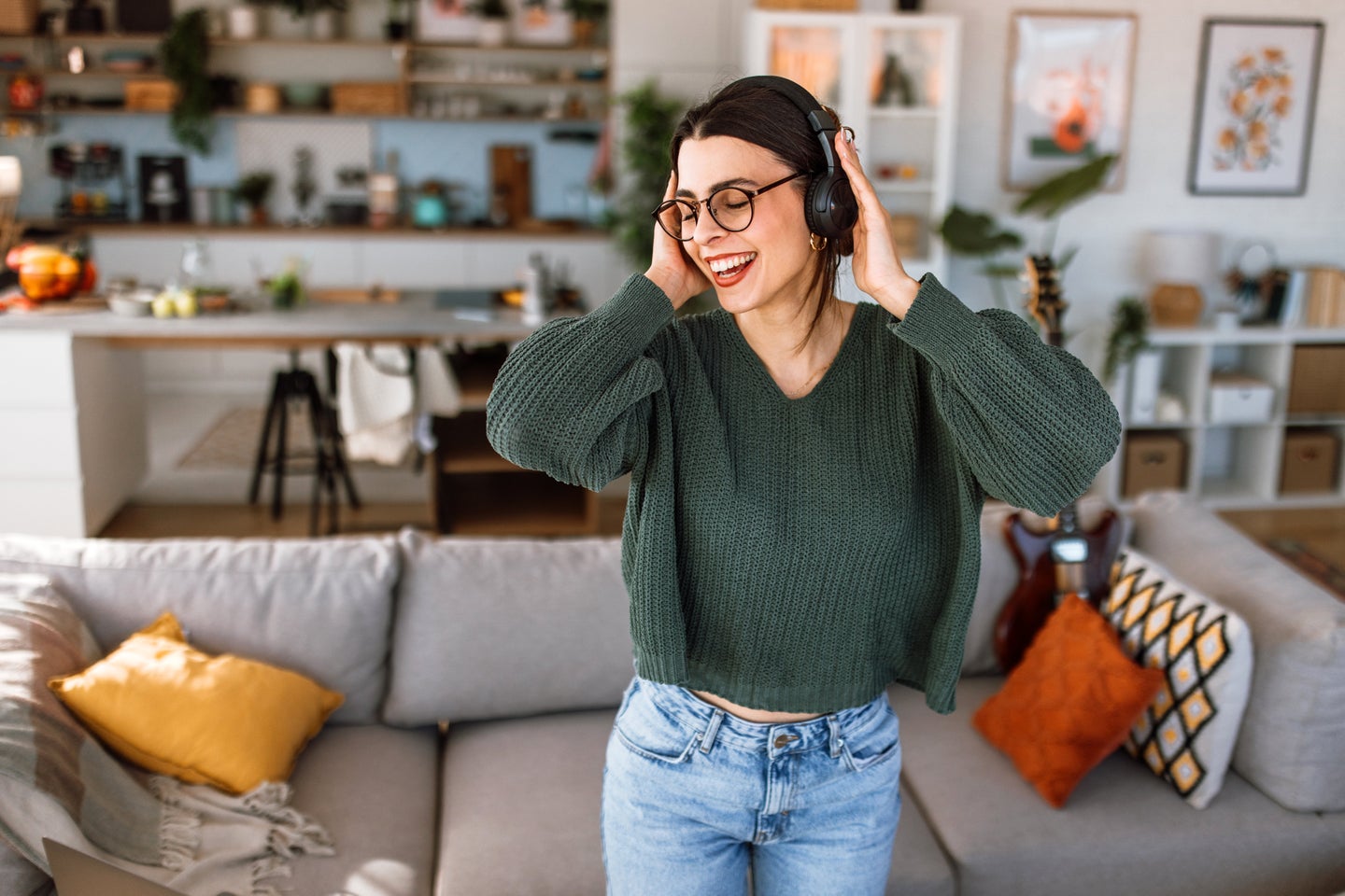 Reminiscence Bump: Why Listening To Old Music Feels Good | HuffPost Life