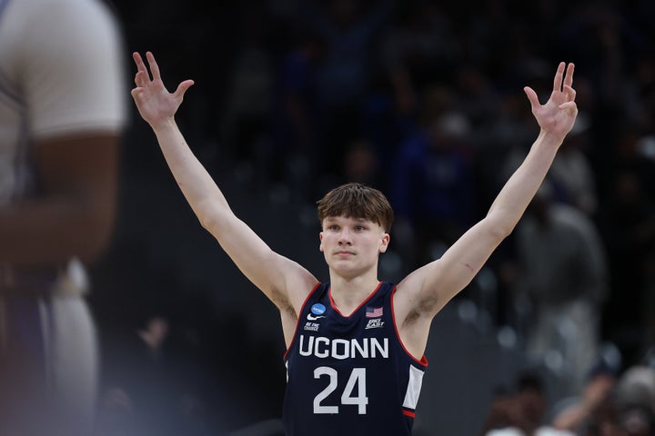 Mullins Madness! Freshman's 35-footer Gives UConn A 73-72 Win Over Duke ...