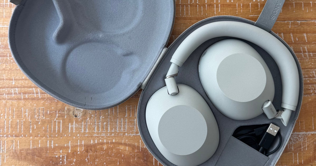 These Are The Only Headphones That Truly Cancel Plane Noise | HuffPost Life