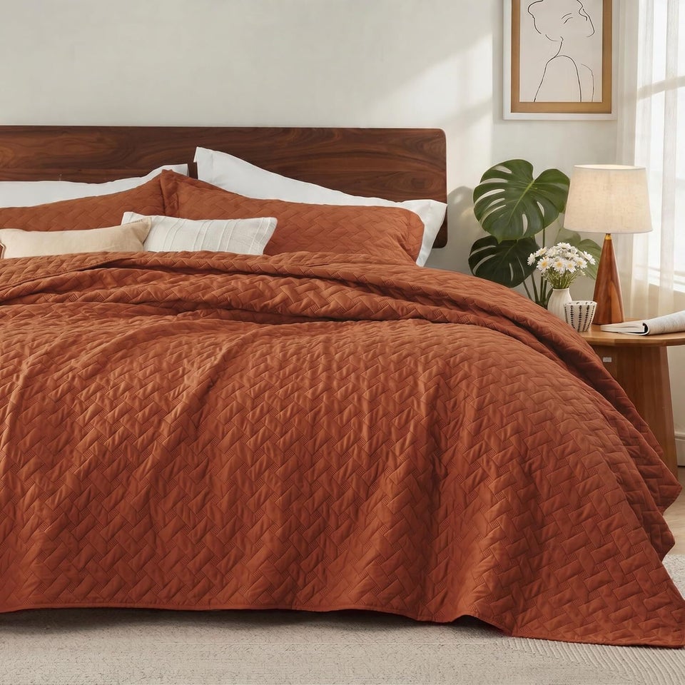8 Best Coverlets Hot Sleepers Need For Summer | HuffPost Life