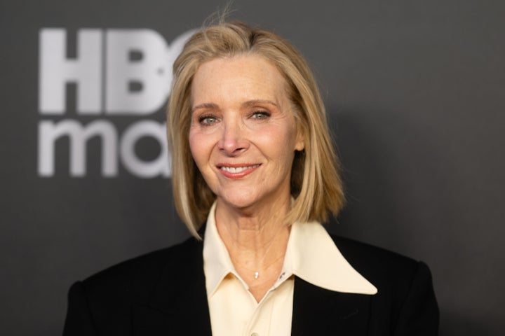 Lisa Kudrow Spills On 'Mean Stuff' From Writers On 'Friends' | HuffPost ...