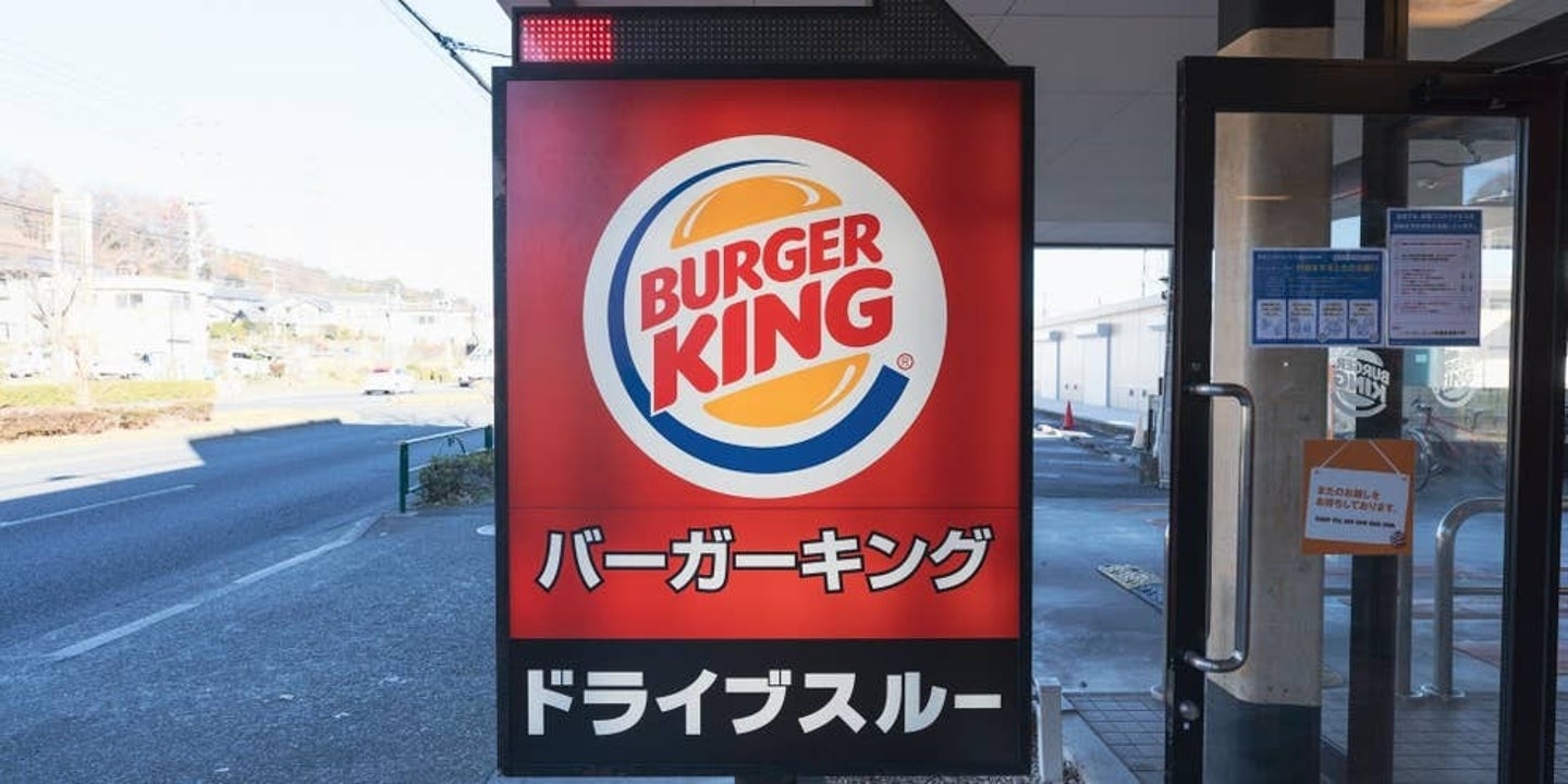 バーガーキングの『超特大2890円バーガー』にSNS騒然！まさに“横綱級”のボリュームなんです！ | ハフポスト LIFE