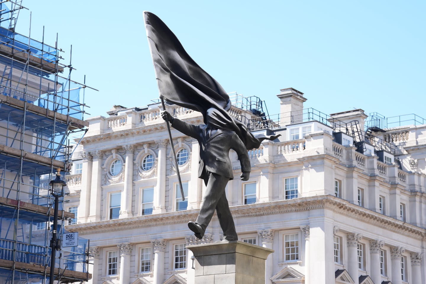 Banksy Stuns With Massive ‘Blind Patriotism’ Statue Stunt In Central ...