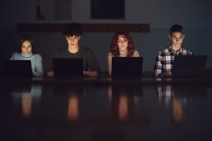 What Education Experts Want You To Know About Screen Time In School ...