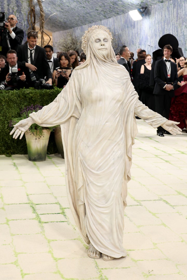 Heidi Klum Showed Up To The Met Gala Looking Like A Literal Piece Of ...