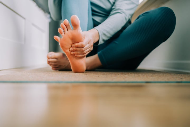 Here’s How To Tell If Your Flat Feet Are Actually Causing Health ...