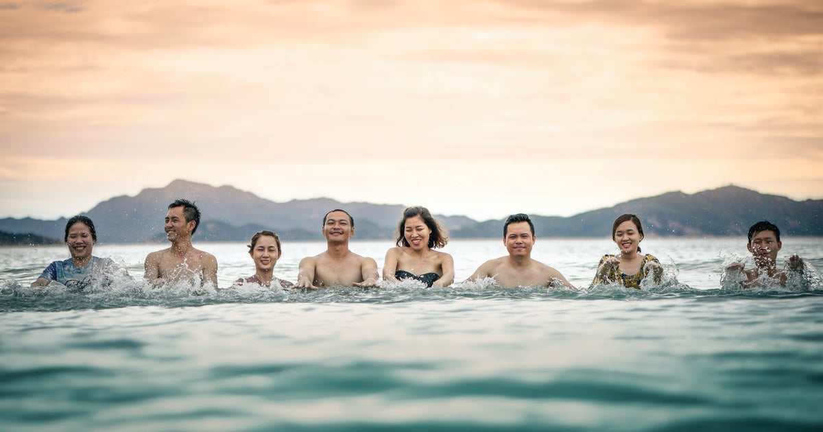 Why Your Friends Have More Friends Than You | HuffPost UK Life