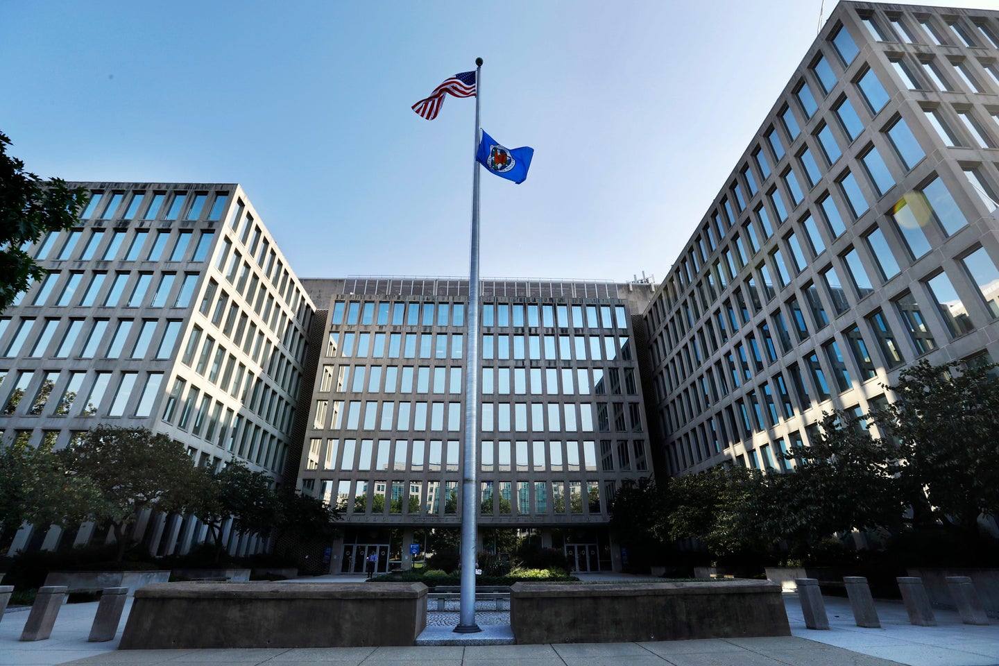 Trump Administration Proposes NDAs for Federal Workers | HuffPost ...