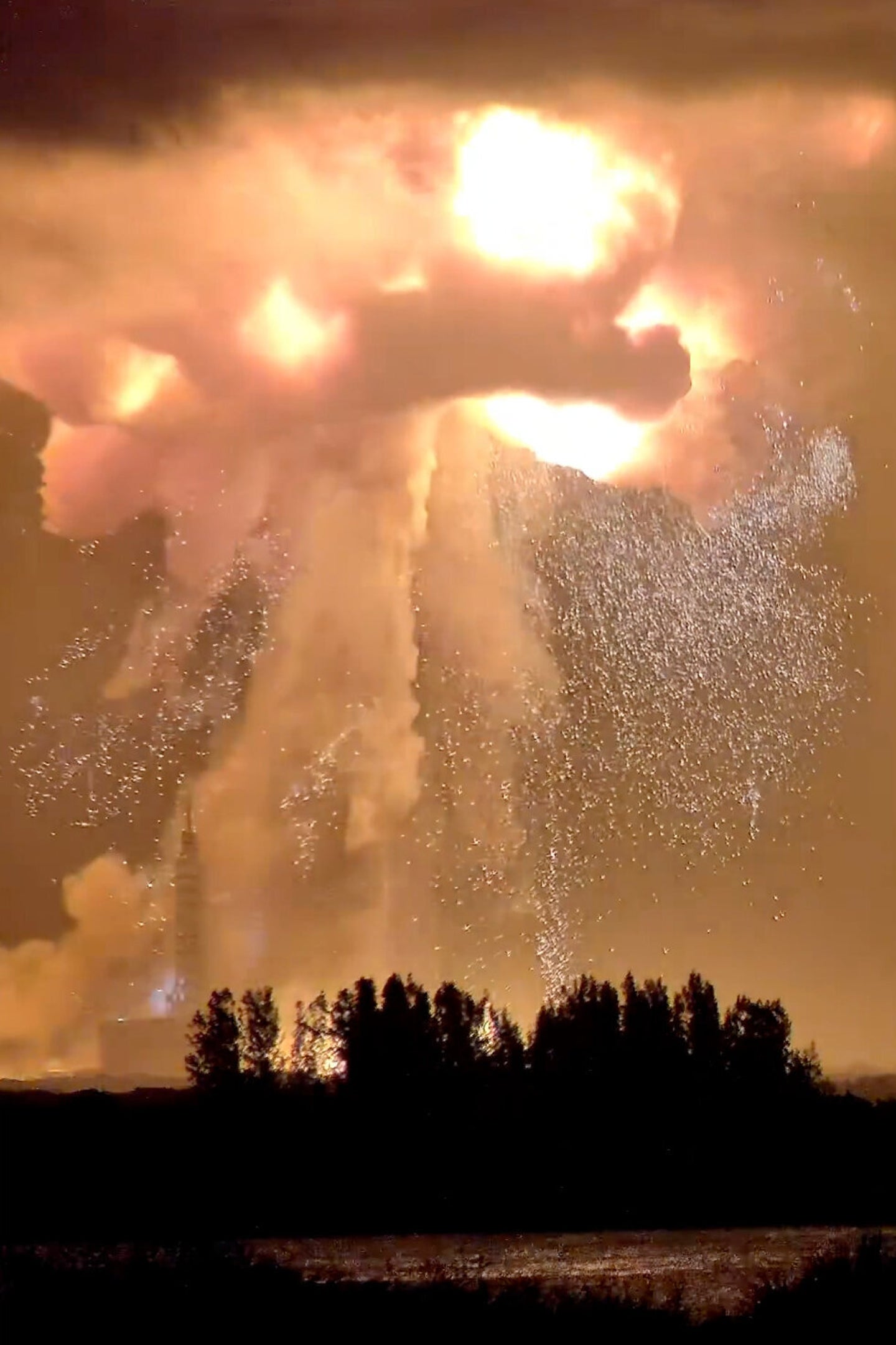 Blue Origin Rocket Explodes On The Launch Pad During An Engine-Firing ...