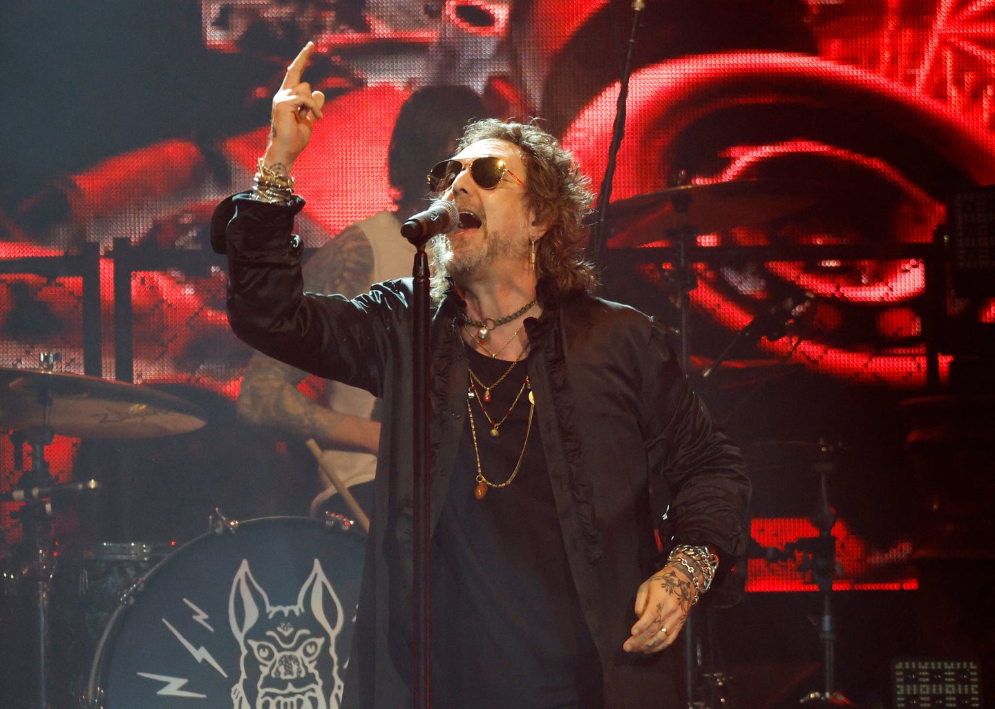 Chris Robinson Gets Into Spat With Fans Chanting ‘USA!’ | HuffPost ...