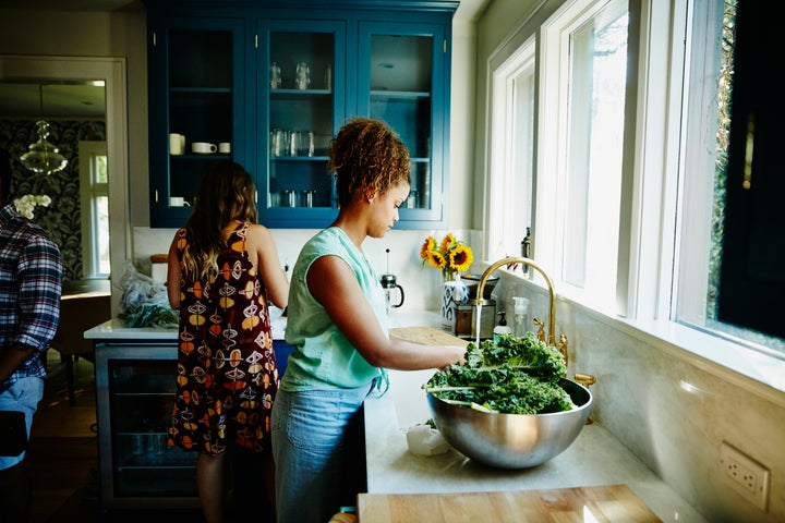 Gastro Doctors And Dietitians Weigh In On The Viral 'Cut It With Kale ...