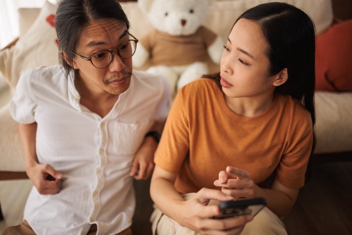 Is It Bad To Argue Over Text? A New Study Explains The Pros And Cons Of ...